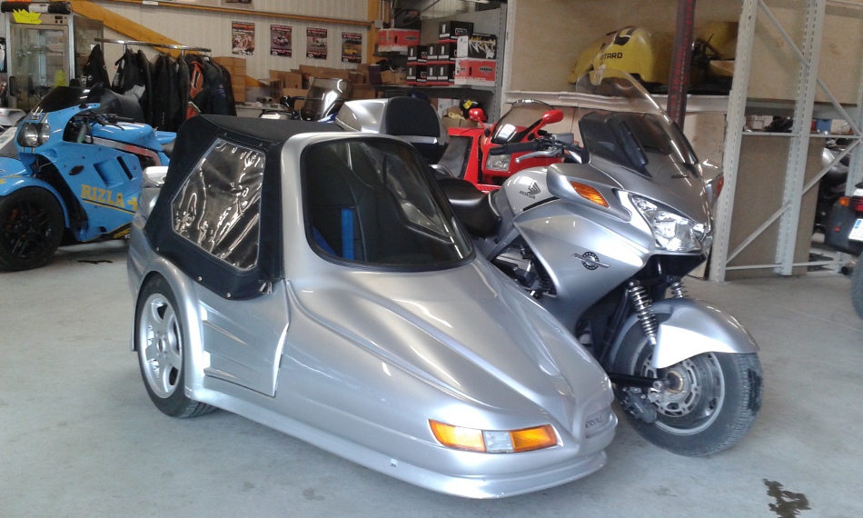 SIDE-CAR Occasion et neuf . - HONDA 1300 ST PAN EUROPEAN