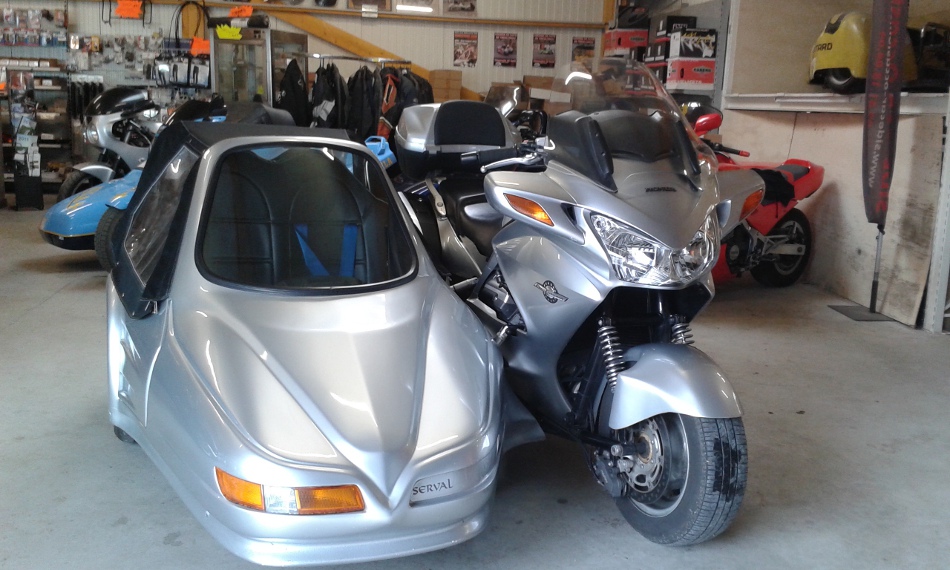 SIDE-CAR Occasion et neuf . - HONDA 1300 ST PAN EUROPEAN