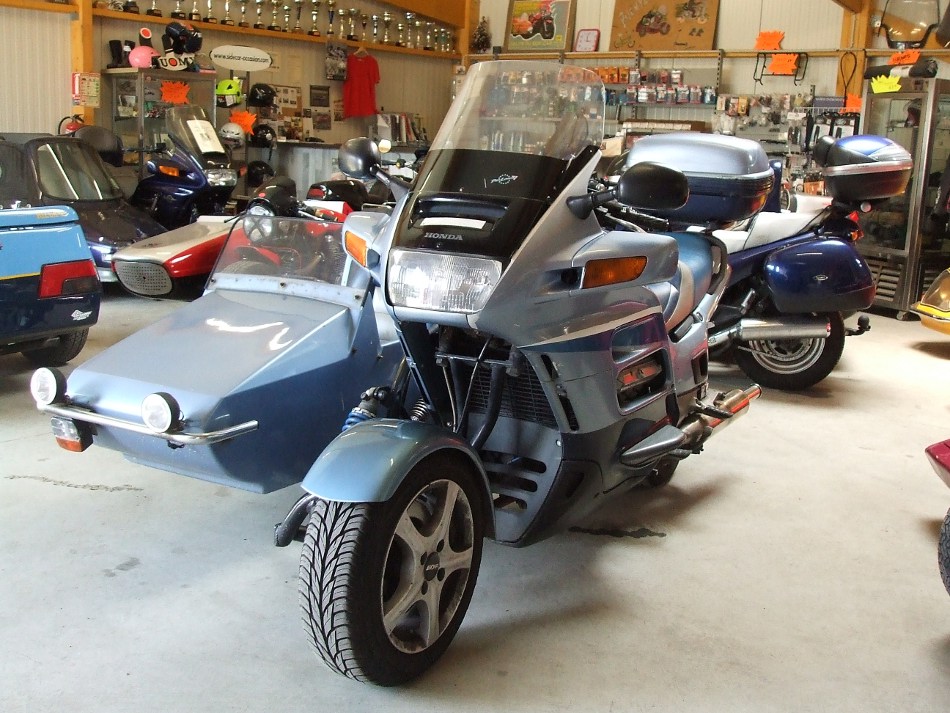SIDE-CAR Occasion et neuf . - HONDA 1100 ST PAN EUROPEAN